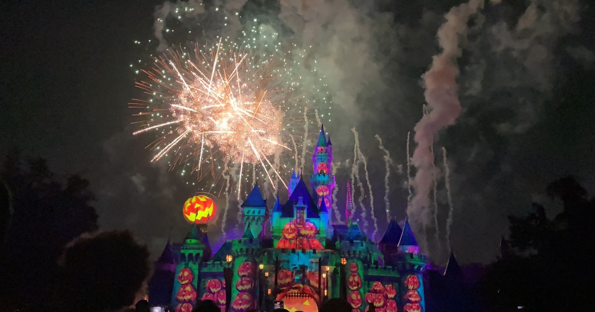 Fireworks at Disneyland Park @ Disneyland Park | Open Coaster