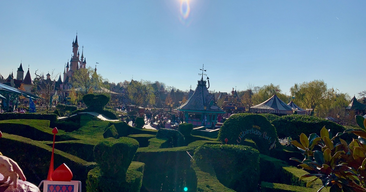 Alice's Curious Labyrinth @ Disneyland Paris | Open Coaster